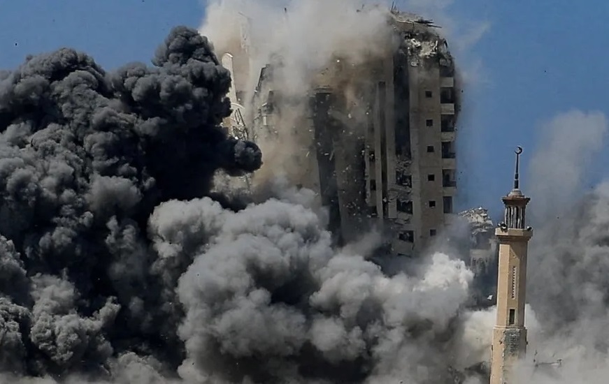 Ciidamada Israel oo duqayn ku burburiyay dhismaha Mushtaha Tower ee ...